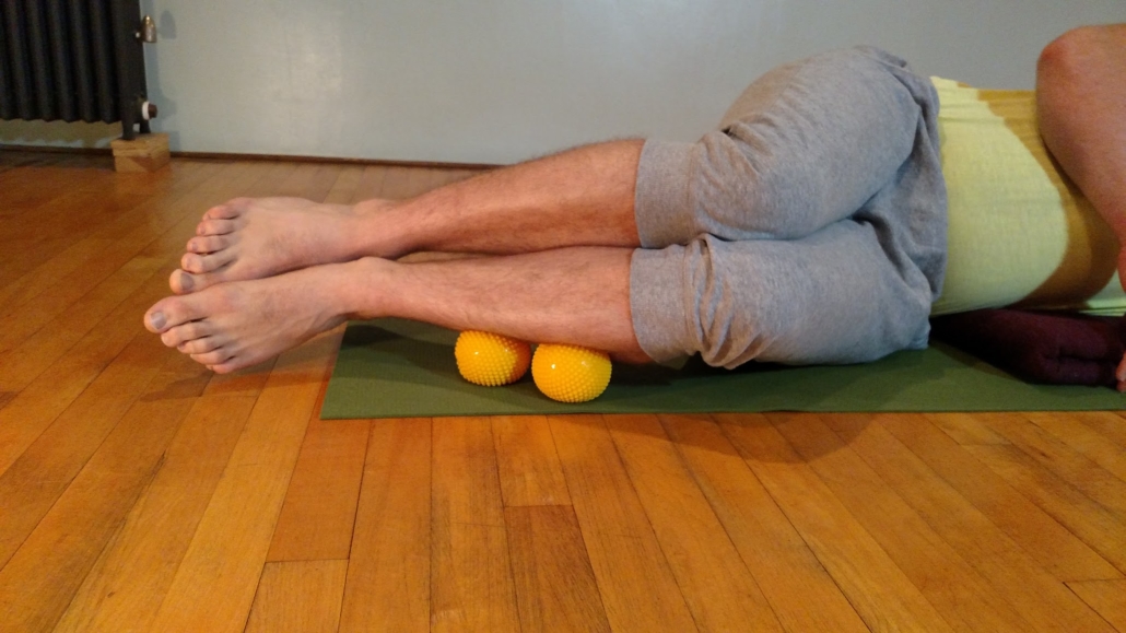Bodymind Ballwork for The Outer Side of The Legs - Ellen Saltonstall